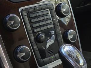 Grey Volvo S80 2013 in Riga, with an engine capacity of 2.00 L and mileage of 320 thousand km for 8200 €, photo 19 on AUTOMOTO.COM.LV
