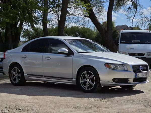 Grey Volvo S80 2013 in Grobiņa, with an engine capacity of 2.00 L and mileage of 320 thousand km for 7200 €, photo 6 on AUTOMOTO.COM.LV