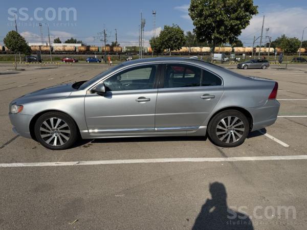 Pelēks Volvo S80 2013 Rīga, ar dzinēja tilpumu 2.00 L un nobraukumu 260 tūkst. km par 5000 €, foto 1 vietnē AUTOMOTO.COM.LV