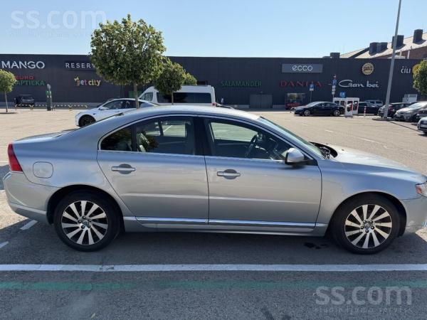 Pelēks Volvo S80 2013 Rīga, ar dzinēja tilpumu 2.00 L un nobraukumu 260 tūkst. km par 5000 €, foto 3 vietnē AUTOMOTO.COM.LV