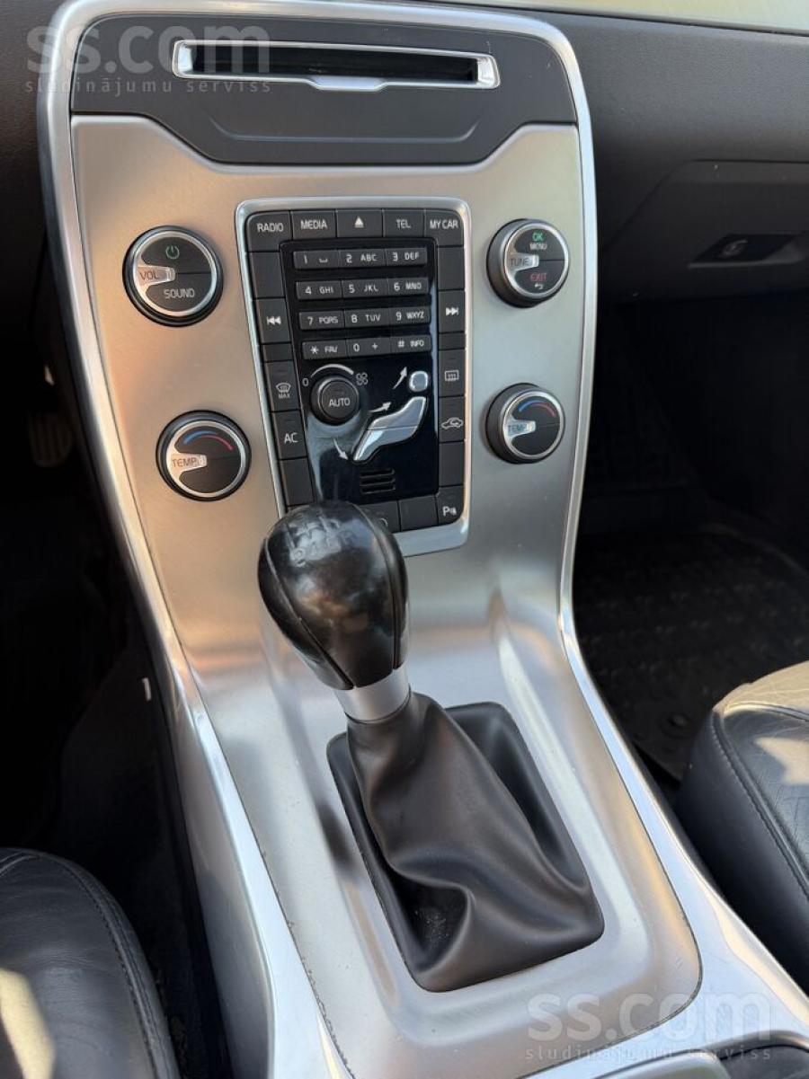 Pelēks Volvo S80 2013 Rīga, ar dzinēja tilpumu 2.00 L un nobraukumu 260 tūkst. km par 5000 €, foto 12 vietnē AUTOMOTO.COM.LV