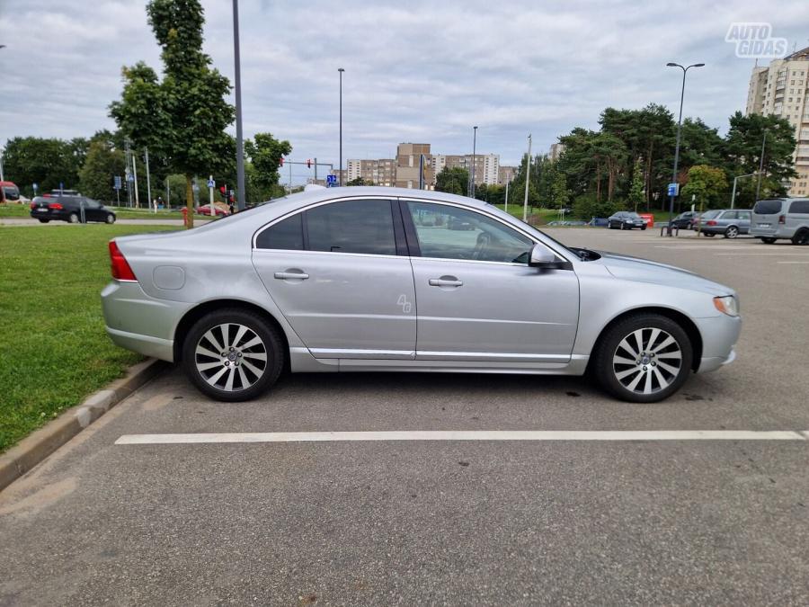 Grey Volvo S80 2013 in Vilnius, with an engine capacity of 2.00 L and mileage of 352 thousand km for 5950 €, photo 5 on AUTOMOTO.COM.LV
