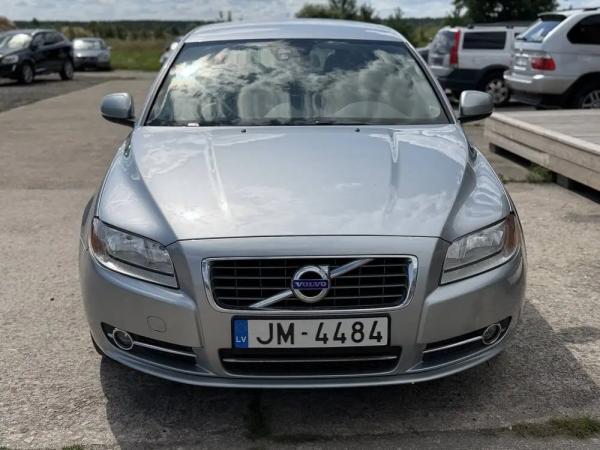 Серый Вольво С80 2013 в Рига, объемом двигателя 2.00 л и пробегом 260 тыс. км за 4990 €, фото 2 на AUTOMOTO.COM.LV