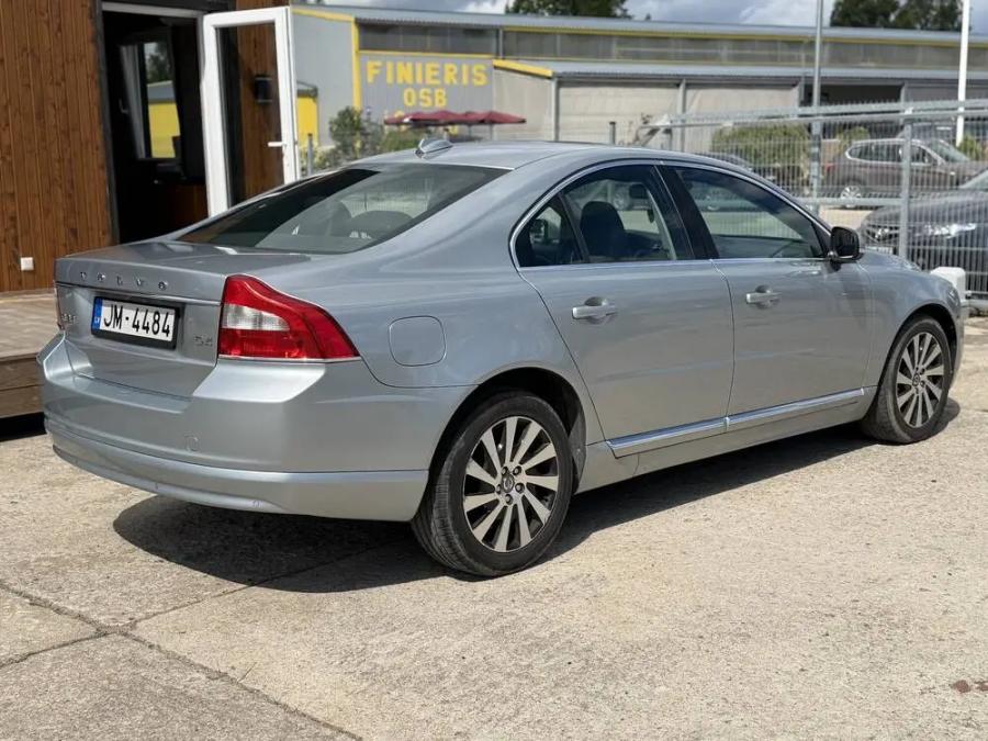 Grey Volvo S80 2013 in Riga, with an engine capacity of 2.00 L and mileage of 260 thousand km for 4990 €, photo 5 on AUTOMOTO.COM.LV