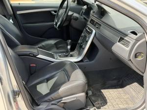 Grey Volvo S80 2013 in Riga, with an engine capacity of 2.00 L and mileage of 260 thousand km for 4990 €, photo 11 on AUTOMOTO.COM.LV