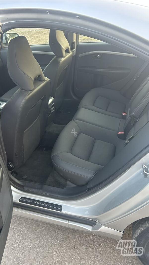 Grey Volvo S80 2013 in Klaipeda, with an engine capacity of 2.40 L and mileage of 290 thousand km for 6790 €, photo 10 on AUTOMOTO.COM.LV