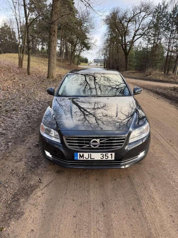 Grey Volvo S80 2014 in Vilnius, with an engine capacity of 1.97 L and mileage of 524 thousand km for 6000 €, photo 1 on AUTOMOTO.COM.LV