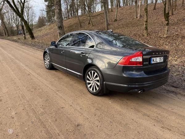 Pelēks Volvo S80 2014 Viļņa, ar dzinēja tilpumu 1.97 L un nobraukumu 524 tūkst. km par 6000 €, foto 4 vietnē AUTOMOTO.COM.LV
