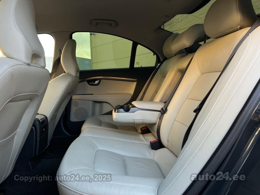 Pelēks Volvo S80 2015 Pērnava, ar dzinēja tilpumu 2.00 L un nobraukumu 308 tūkst. km par 8990 €, foto 10 vietnē AUTOMOTO.COM.LV