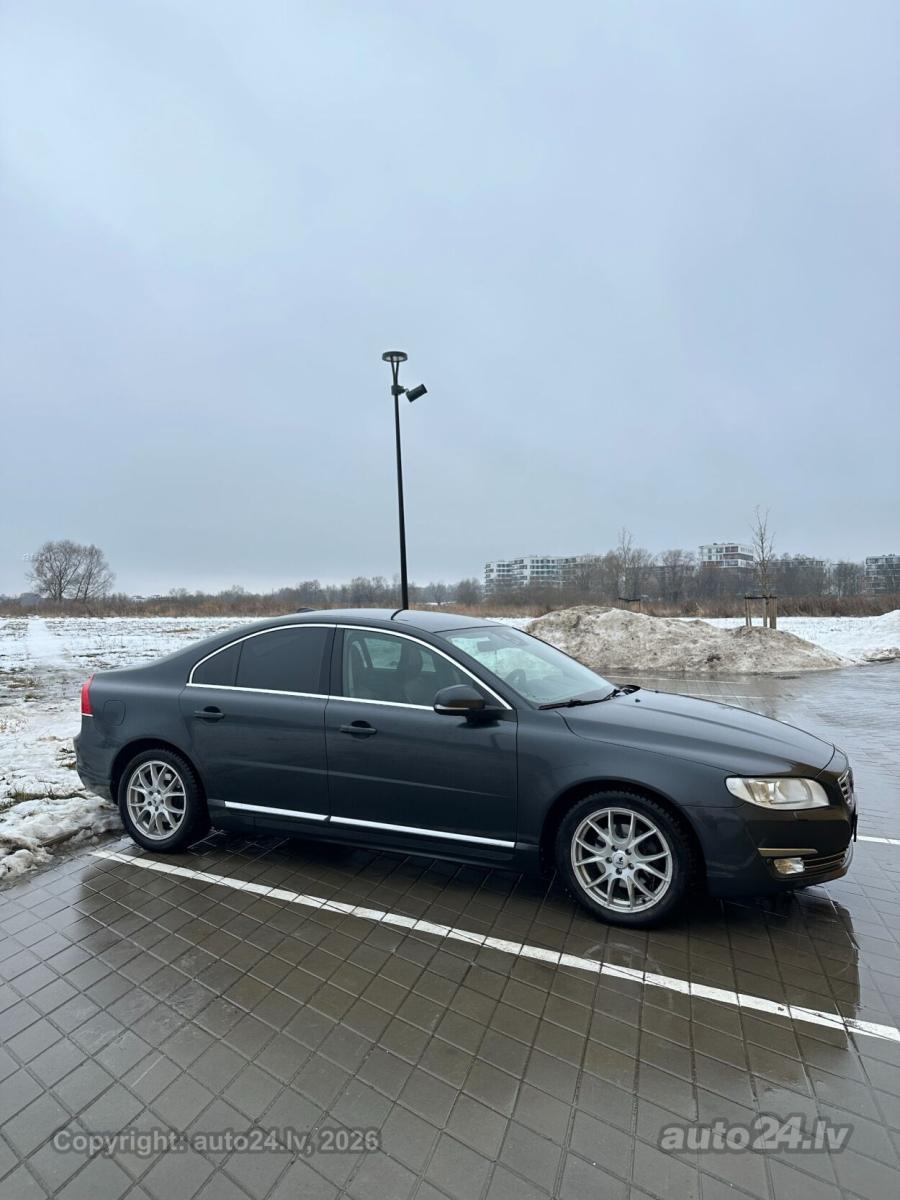 Grey Volvo S80 2015 in Tallinn, with an engine capacity of 1.60 L and mileage of 210 thousand km for 8490 €, photo 3 on AUTOMOTO.COM.LV