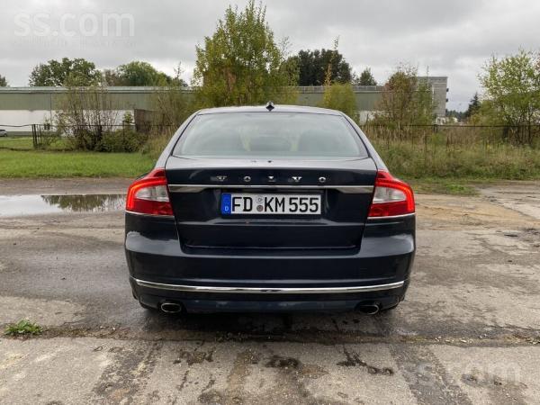 Grey Volvo S80 2015 in Ogre, with an engine capacity of 2.00 L and mileage of 211 thousand km for 8790 €, photo 6 on AUTOMOTO.COM.LV