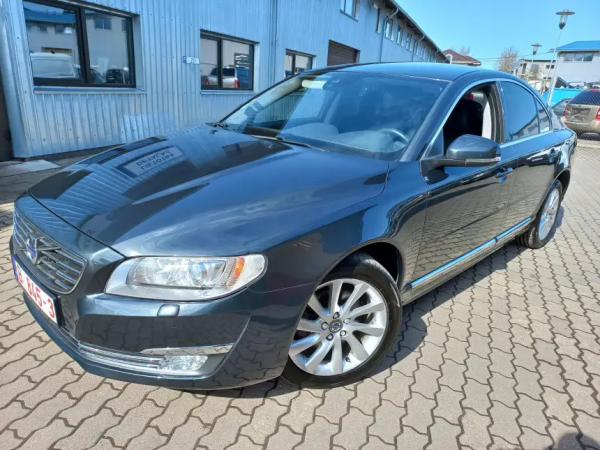 Grey Volvo S80 2015 in Riga, with an engine capacity of 2.00 L and mileage of 200 thousand km for 11590 €, photo 1 on AUTOMOTO.COM.LV