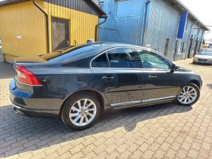 Grey Volvo S80 2015 in Riga, with an engine capacity of 2.00 L and mileage of 200 thousand km for 11590 €, photo 3 on AUTOMOTO.COM.LV