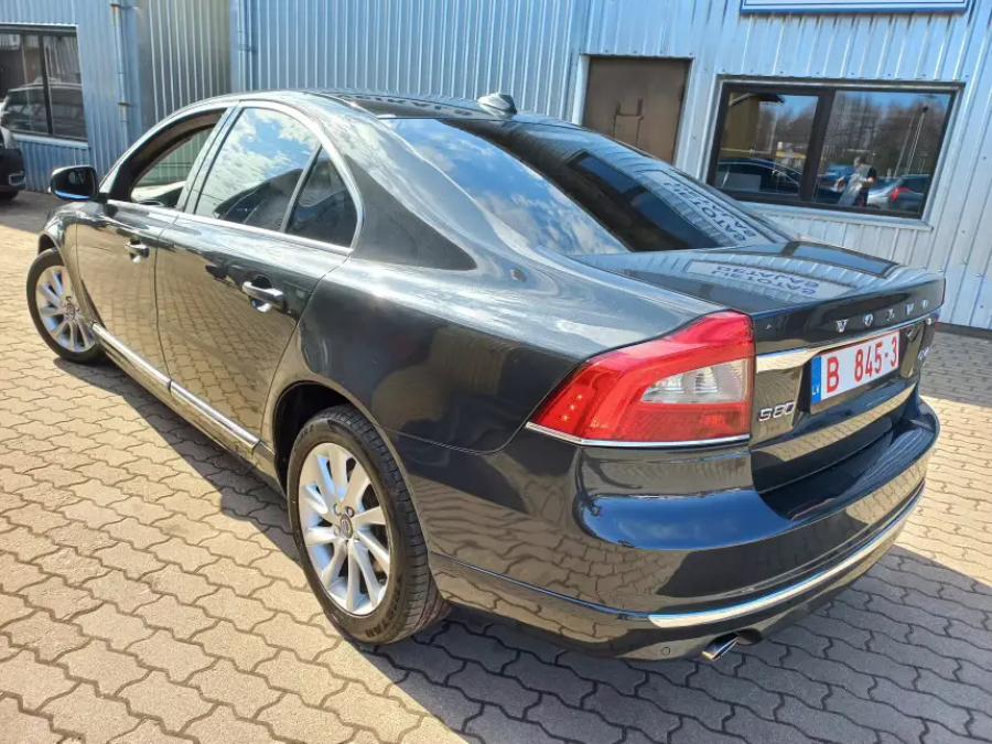 Grey Volvo S80 2015 in Riga, with an engine capacity of 2.00 L and mileage of 200 thousand km for 11590 €, photo 5 on AUTOMOTO.COM.LV