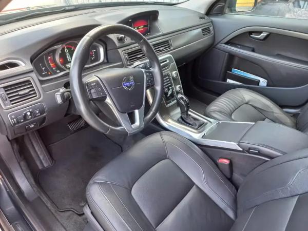 Grey Volvo S80 2015 in Riga, with an engine capacity of 2.00 L and mileage of 200 thousand km for 11590 €, photo 9 on AUTOMOTO.COM.LV