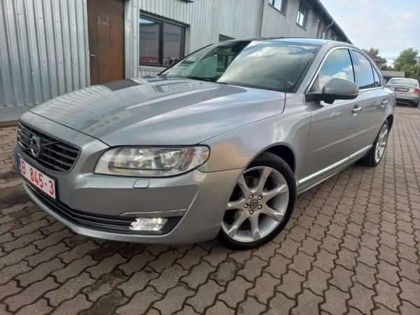 Grey Volvo S80 2016 in Riga, with an engine capacity of 2.00 L and mileage of 240 thousand km for 11490 €, photo 1 on AUTOMOTO.COM.LV
