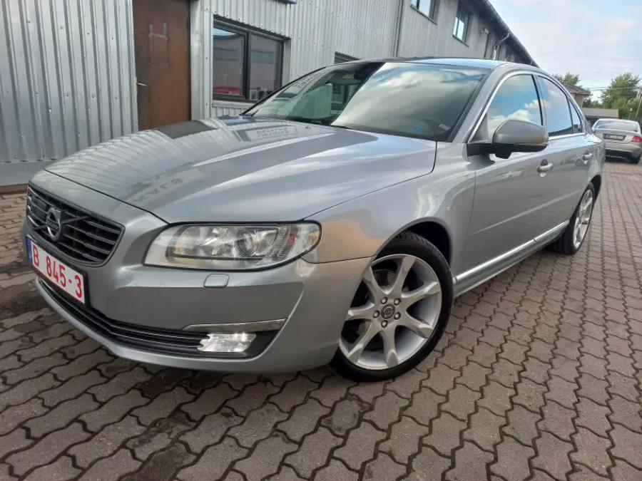 Grey Volvo S80 2016 in Riga, with an engine capacity of 2.00 L and mileage of 240 thousand km for 11490 €, photo 1 on AUTOMOTO.COM.LV