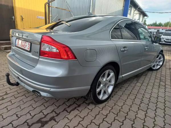 Grey Volvo S80 2016 in Riga, with an engine capacity of 2.00 L and mileage of 240 thousand km for 11490 €, photo 2 on AUTOMOTO.COM.LV