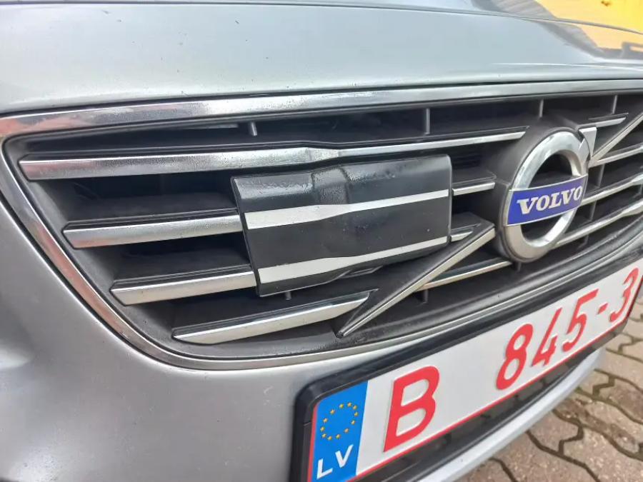 Grey Volvo S80 2016 in Riga, with an engine capacity of 2.00 L and mileage of 240 thousand km for 11490 €, photo 9 on AUTOMOTO.COM.LV