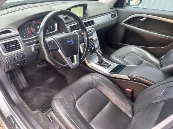 Grey Volvo S80 2016 in Riga, with an engine capacity of 2.00 L and mileage of 240 thousand km for 11490 €, photo 10 on AUTOMOTO.COM.LV