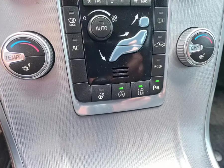 Grey Volvo S80 2016 in Riga, with an engine capacity of 2.00 L and mileage of 240 thousand km for 11490 €, photo 12 on AUTOMOTO.COM.LV