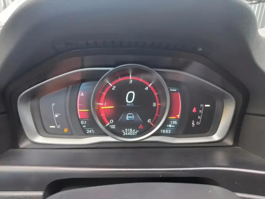 Grey Volvo S80 2016 in Riga, with an engine capacity of 2.00 L and mileage of 240 thousand km for 11490 €, photo 13 on AUTOMOTO.COM.LV