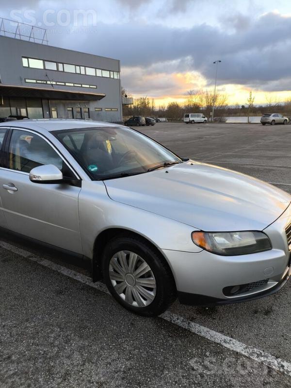 Grey Volvo S80 2007 in Riga, with an engine capacity of 2.40 L and mileage of 367 thousand km for 2700 €, photo 1 on AUTOMOTO.COM.LV