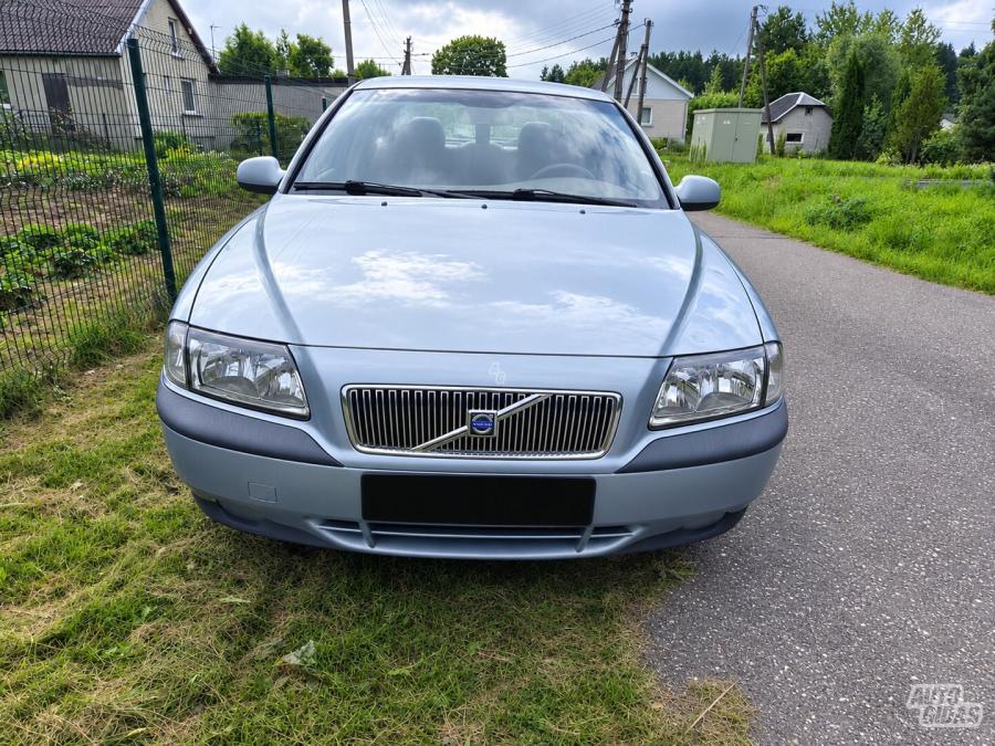 Volvo S80 2000 in Vilnius, with an engine capacity of 2.40 L and mileage of 330 thousand km for 850 €, photo 1 on AUTOMOTO.COM.LV