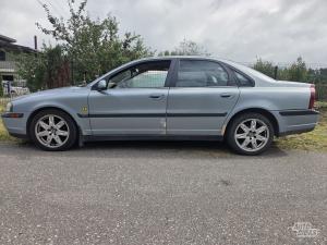 Volvo S80 2000 in Vilnius, with an engine capacity of 2.40 L and mileage of 330 thousand km for 850 €, photo 5 on AUTOMOTO.COM.LV