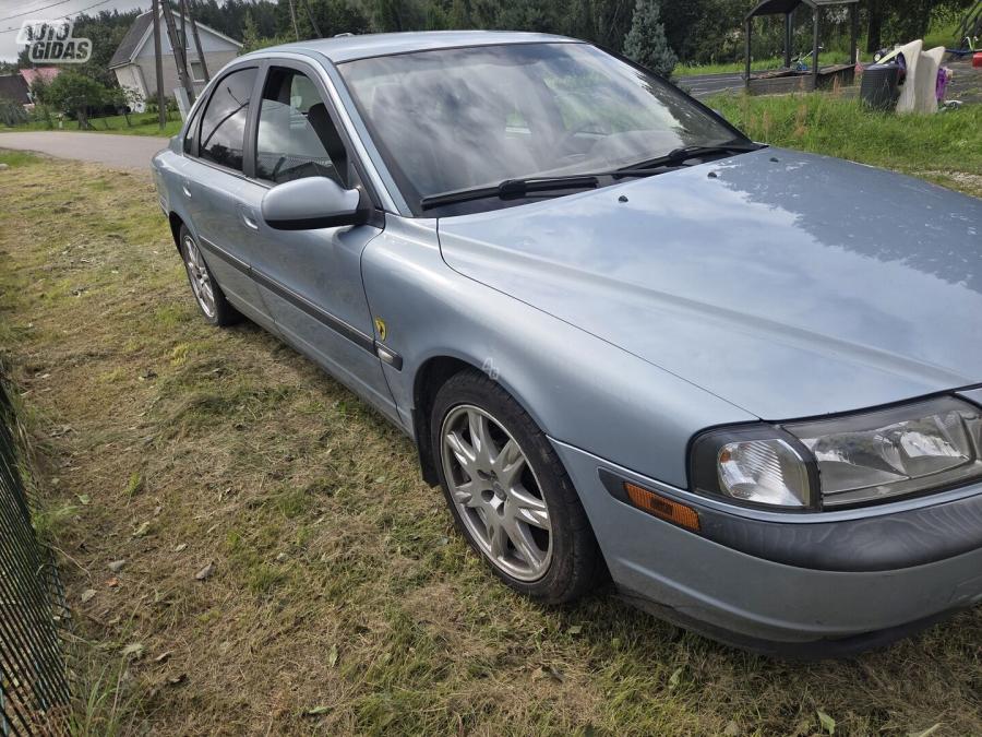 Volvo S80 2000 in Vilnius, with an engine capacity of 2.40 L and mileage of 330 thousand km for 850 €, photo 6 on AUTOMOTO.COM.LV