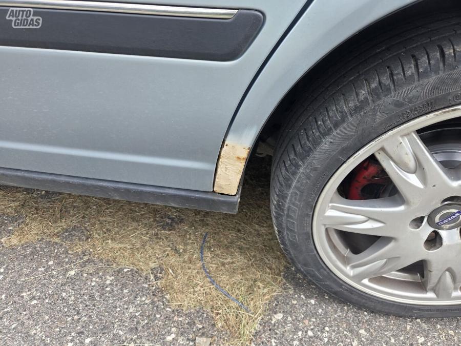 Volvo S80 2000 in Vilnius, with an engine capacity of 2.40 L and mileage of 330 thousand km for 850 €, photo 8 on AUTOMOTO.COM.LV