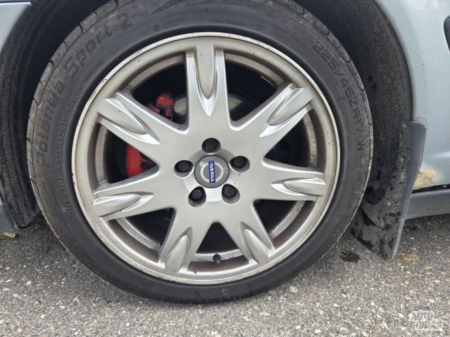 Volvo S80 2000 in Vilnius, with an engine capacity of 2.40 L and mileage of 330 thousand km for 850 €, photo 12 on AUTOMOTO.COM.LV
