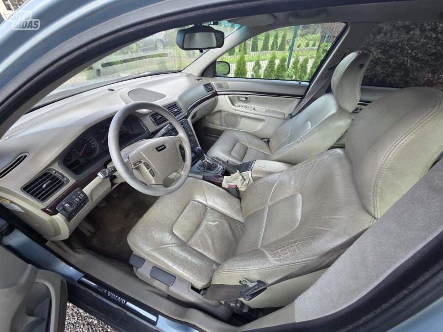 Volvo S80 2000 in Vilnius, with an engine capacity of 2.40 L and mileage of 330 thousand km for 850 €, photo 13 on AUTOMOTO.COM.LV