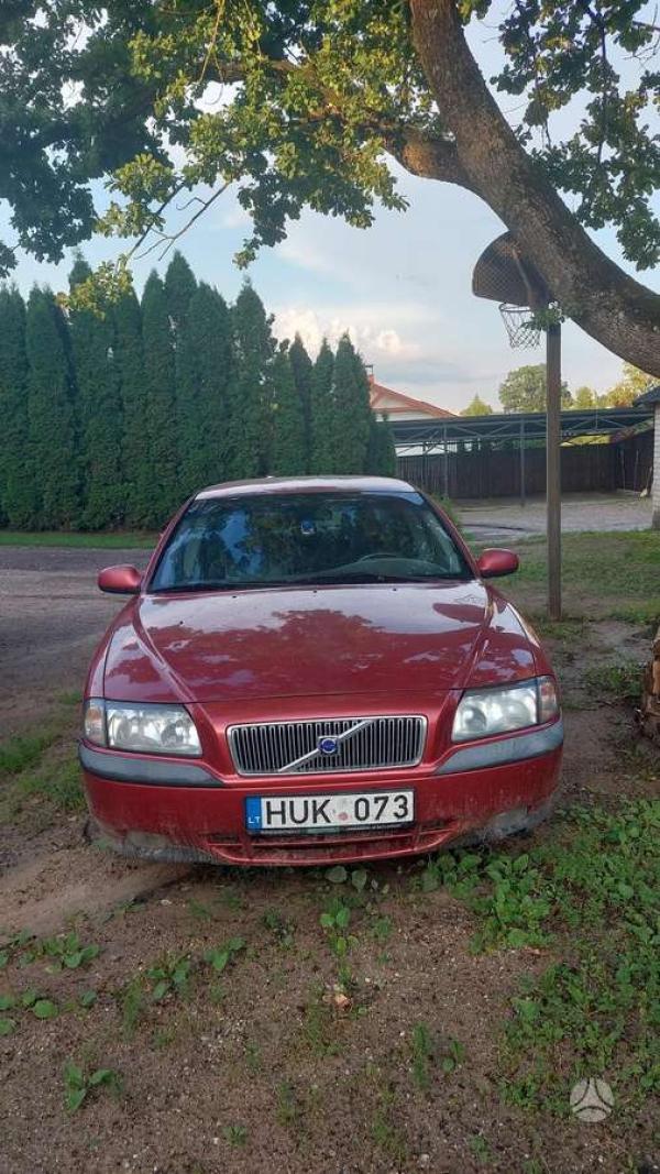 Sarkans Volvo S80 1999 Utena, ar dzinēja tilpumu 2.50 L un nobraukumu 461 tūkst. km par 750 €, foto 1 vietnē AUTOMOTO.COM.LV