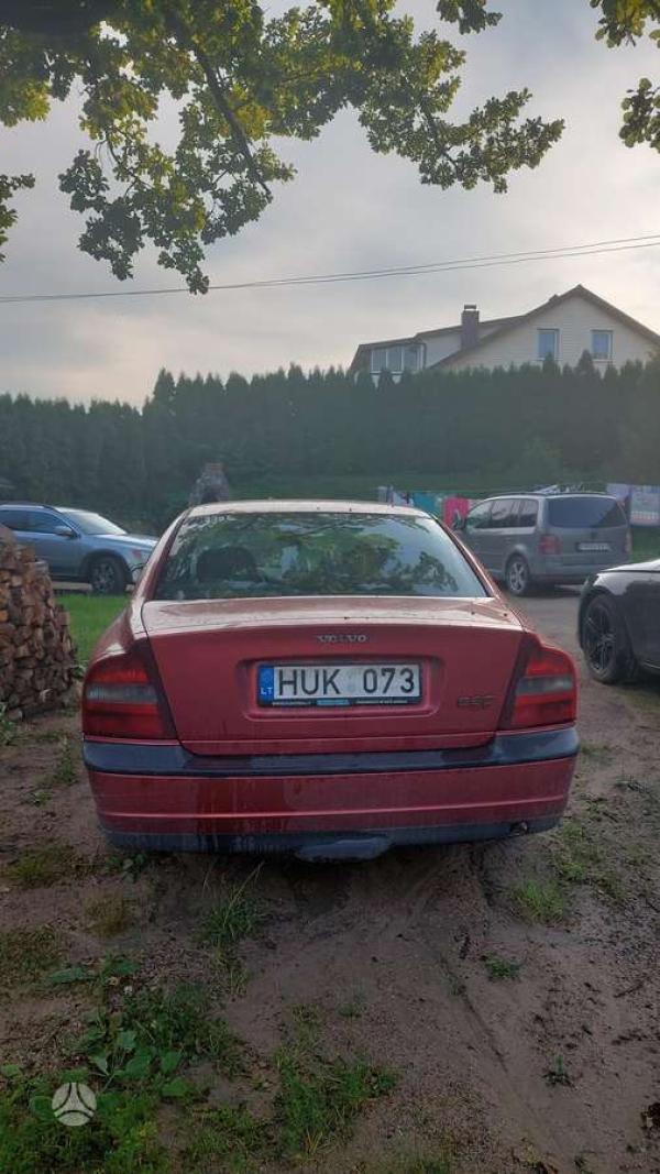 Sarkans Volvo S80 1999 Utena, ar dzinēja tilpumu 2.50 L un nobraukumu 461 tūkst. km par 750 €, foto 2 vietnē AUTOMOTO.COM.LV