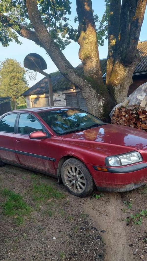 Sarkans Volvo S80 1999 Utena, ar dzinēja tilpumu 2.50 L un nobraukumu 461 tūkst. km par 750 €, foto 3 vietnē AUTOMOTO.COM.LV
