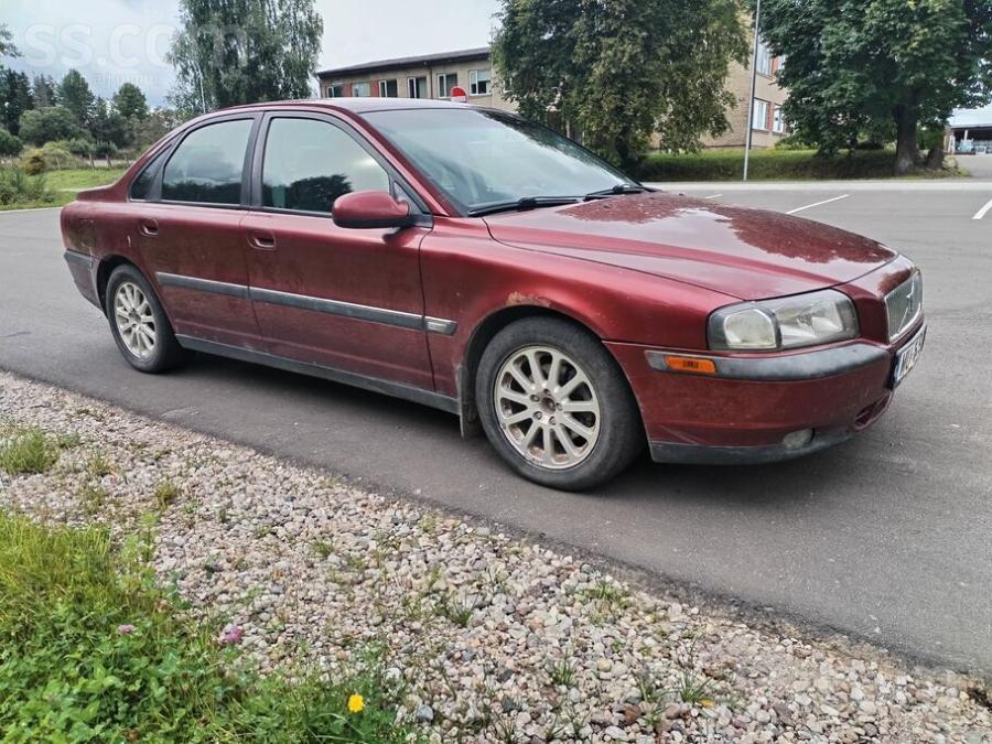 Red Volvo S80 2000 in Valmiera, with an engine capacity of 2.40 L and mileage of 0 thousand km for 1100 €, photo 5 on AUTOMOTO.COM.LV