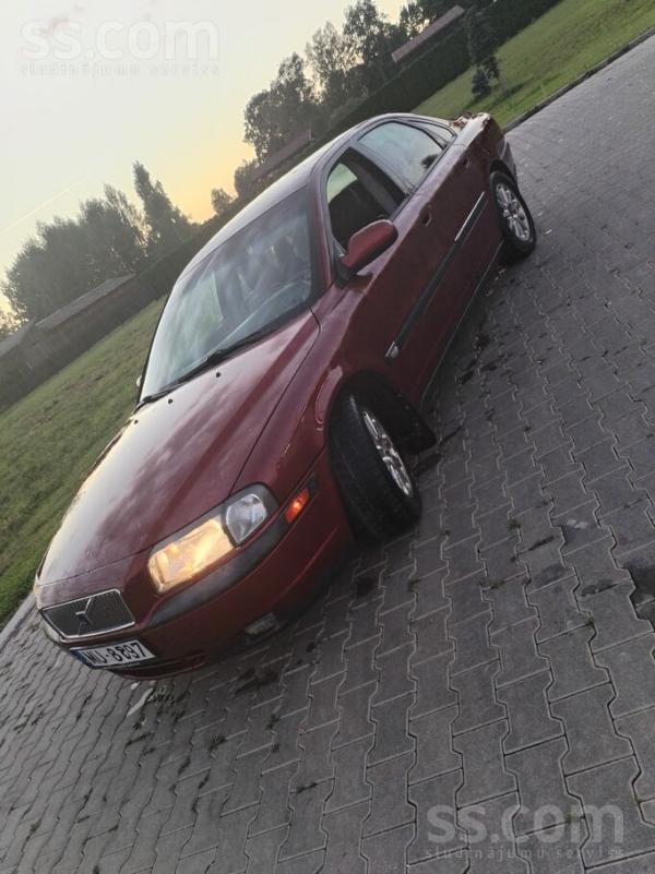 Red Volvo S80 2000 in Valmiera, with an engine capacity of 2.50 L and mileage of 0 thousand km for 1300 €, photo 3 on AUTOMOTO.COM.LV