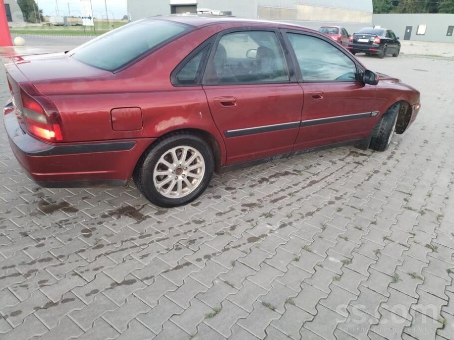 Sarkans Volvo S80 2000 Valmiera, ar dzinēja tilpumu 2.50 L un nobraukumu 0 tūkst. km par 1300 €, foto 4 vietnē AUTOMOTO.COM.LV