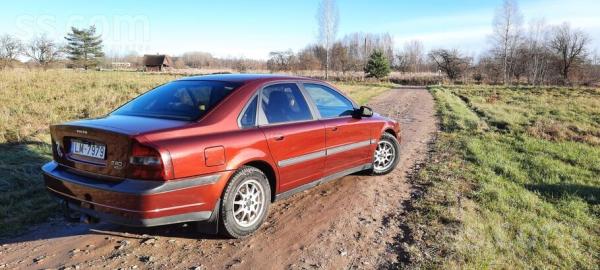 Red Volvo S80 2001 in Balvi, with an engine capacity of 2.50 L and mileage of 312 thousand km for 2000 €, photo 4 on AUTOMOTO.COM.LV