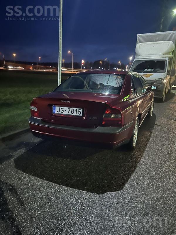 Sarkans Volvo S80 2002 Rīga, ar dzinēja tilpumu 2.40 L un nobraukumu 322 tūkst. km par 1750 €, foto 3 vietnē AUTOMOTO.COM.LV