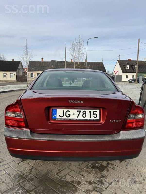 Sarkans Volvo S80 2002 Rīga, ar dzinēja tilpumu 2.40 L un nobraukumu 322 tūkst. km par 1750 €, foto 4 vietnē AUTOMOTO.COM.LV