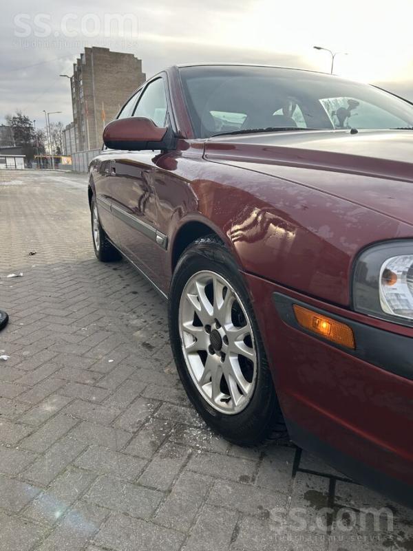 Sarkans Volvo S80 2002 Rīga, ar dzinēja tilpumu 2.40 L un nobraukumu 322 tūkst. km par 1750 €, foto 5 vietnē AUTOMOTO.COM.LV