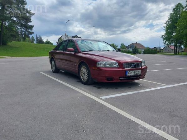 Red Volvo S80 2003 in Aluksne, with an engine capacity of 2.40 L and mileage of 0 thousand km for 1100 €, photo 2 on AUTOMOTO.COM.LV