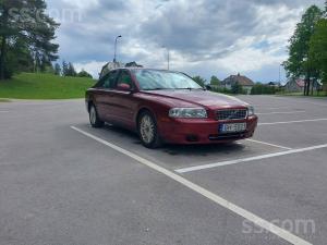 Red Volvo S80 2003 in Aluksne, with an engine capacity of 2.40 L and mileage of 0 thousand km for 1100 €, photo 2 on AUTOMOTO.COM.LV