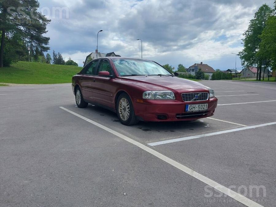 Red Volvo S80 2003 in Aluksne, with an engine capacity of 2.40 L and mileage of 0 thousand km for 1100 €, photo 2 on AUTOMOTO.COM.LV