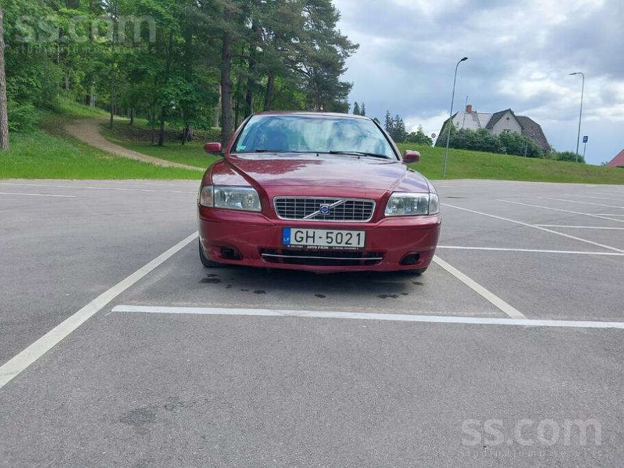 Red Volvo S80 2003 in Aluksne, with an engine capacity of 2.40 L and mileage of 0 thousand km for 1100 €, photo 3 on AUTOMOTO.COM.LV