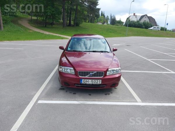 Red Volvo S80 2003 in Aluksne, with an engine capacity of 2.40 L and mileage of 0 thousand km for 1100 €, photo 4 on AUTOMOTO.COM.LV
