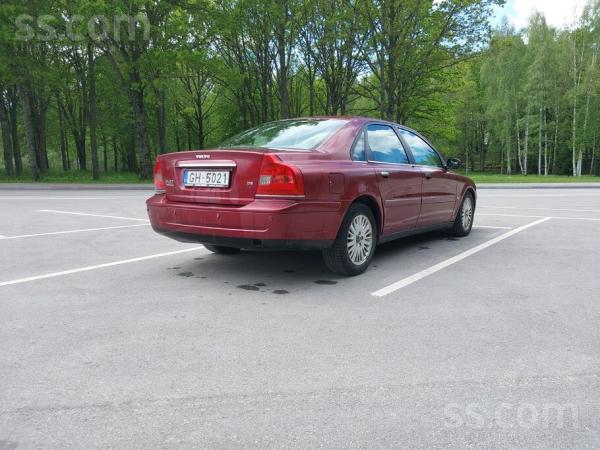 Red Volvo S80 2003 in Aluksne, with an engine capacity of 2.40 L and mileage of 0 thousand km for 1100 €, photo 5 on AUTOMOTO.COM.LV