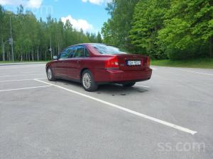 Red Volvo S80 2003 in Aluksne, with an engine capacity of 2.40 L and mileage of 0 thousand km for 1100 €, photo 6 on AUTOMOTO.COM.LV